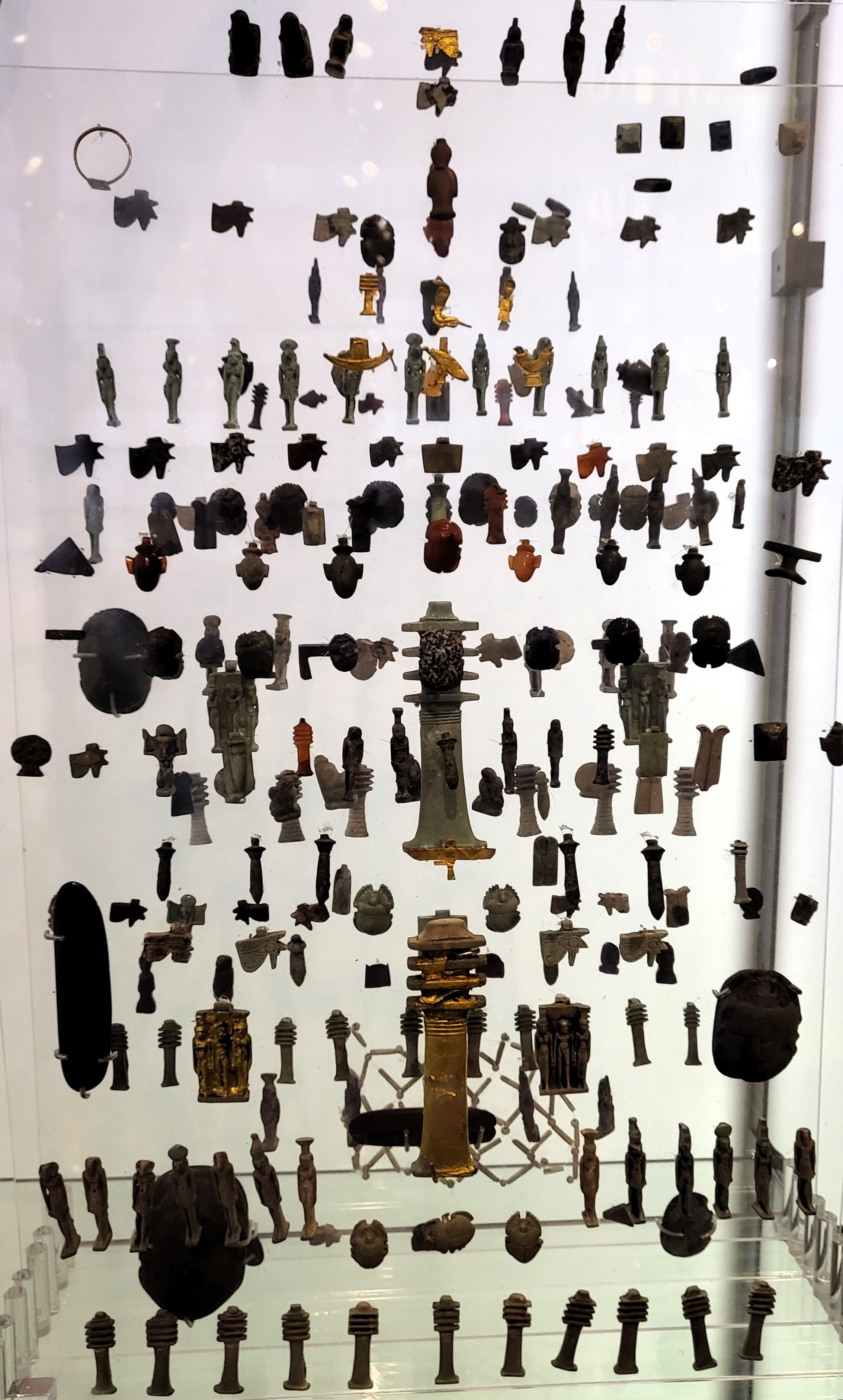 Review of the re-displayed Egypt and Sudan gallery of the Manchester ...