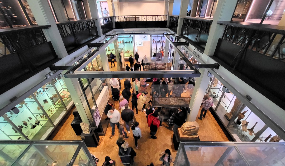 Review of the re-displayed Egypt and Sudan gallery of the Manchester ...